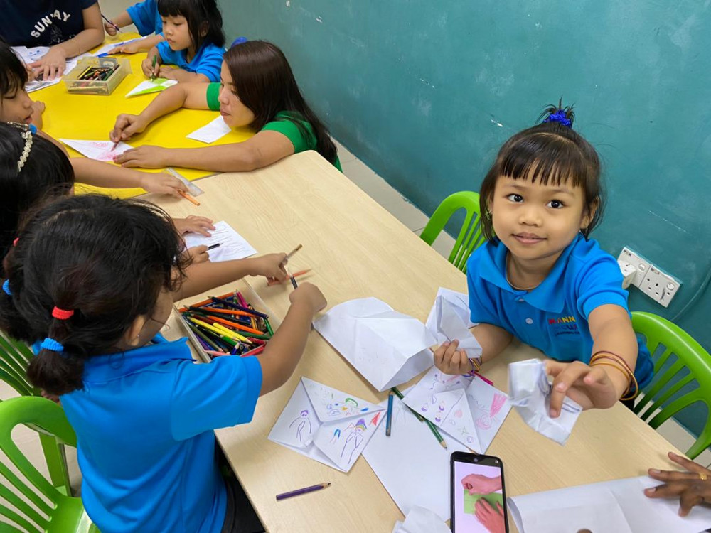 DIFFERENT COUNTRY SAME LAND - Missions - Sedunia