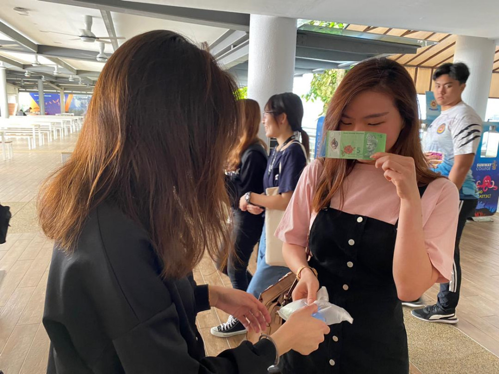 DIFFERENT COUNTRY SAME LAND - Missions - Sedunia